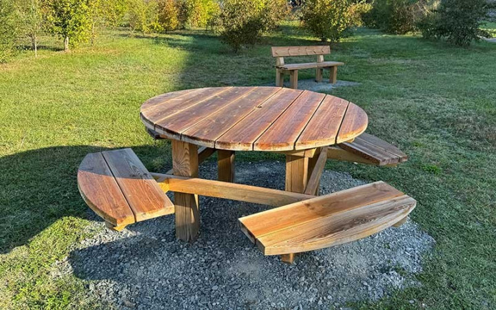 Table de pique nique ronde en bois pour 8 personnes